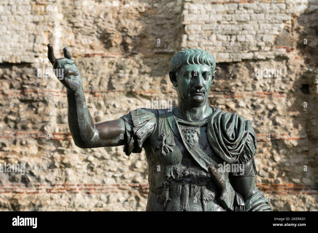 Statue en bronze de l'empereur Trajan, AD 98-117, Imperator Caesar ...