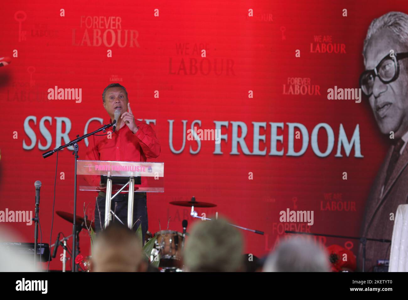 Navin ramgoolam est né le 14 juillet 1947 à seewoosagur Banque de ...