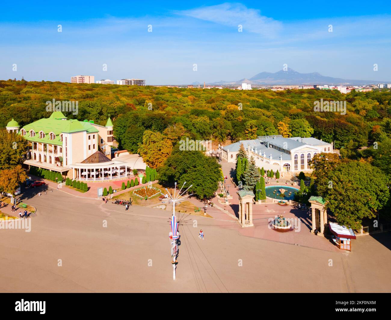 Théâtre ou place Teatralnaya vue panoramique aérienne près du parc ...
