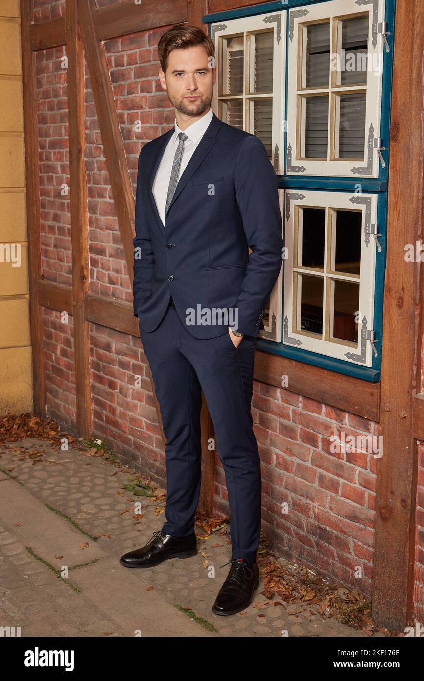 14 novembre 2022, Basse-Saxe, Lüneburg: L'acteur Thore Lüthje comme 'Simon' est dans le film ...