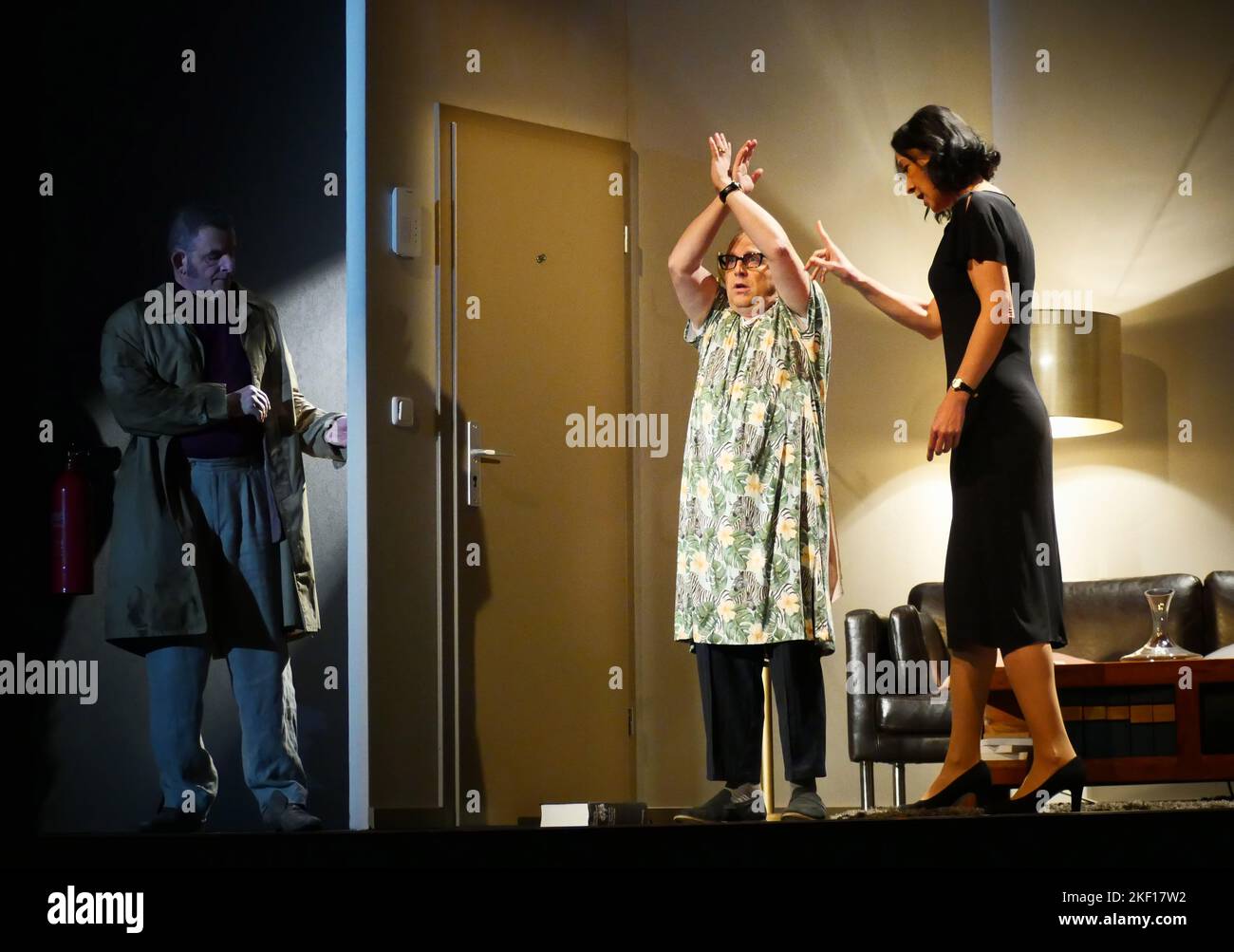 09 novembre 2022, Berlin: Les acteurs Krista Birkner (Clotilde ...