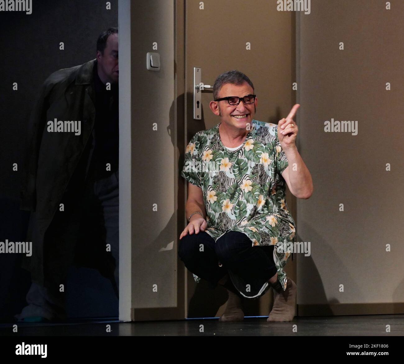 09 novembre 2022, Berlin: Les acteurs Karsten Kramer (Antoine ...