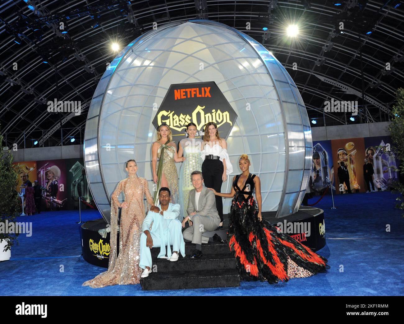 Madelyn cline et jessica henwick Banque de photographies et d’images à ...