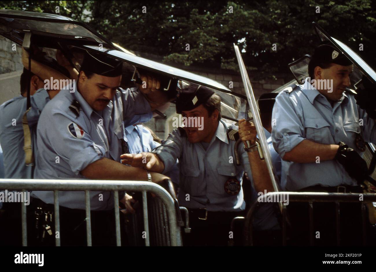 05-03-1991 Paris,France,Père Lachaise cimetière 20th anniversaire de la mort de Jim Morrison ...