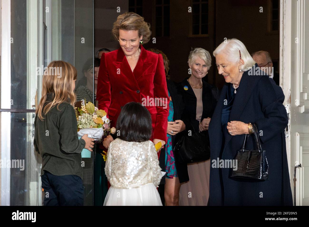 La reine Mathilde de Belgique et la reine Paola de Belgique ...