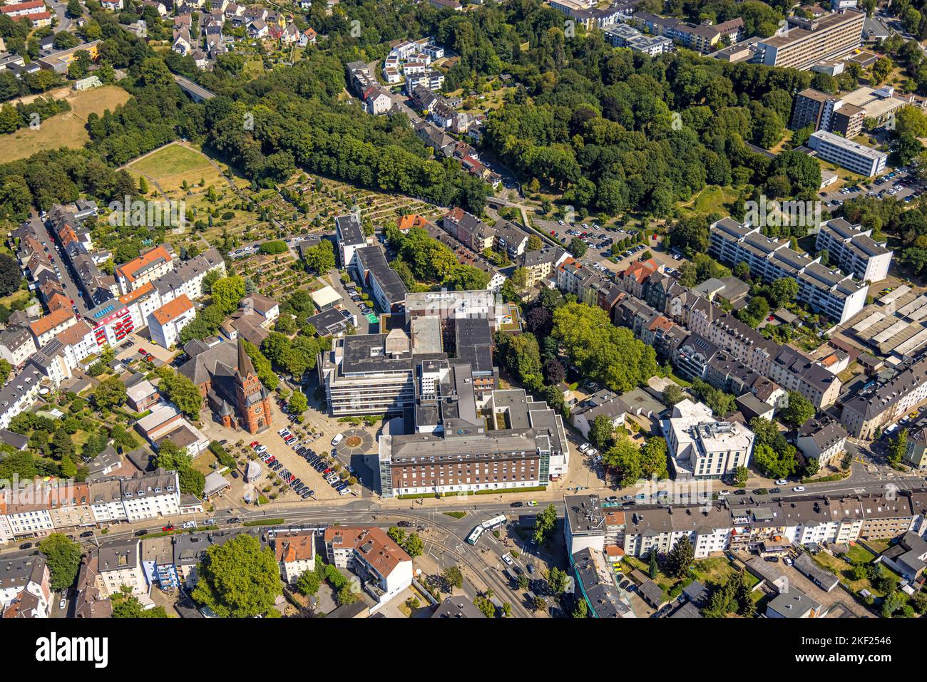 Vue aérienne, Marien Hospital Witten et Marienkirche avec Marienplatz ...