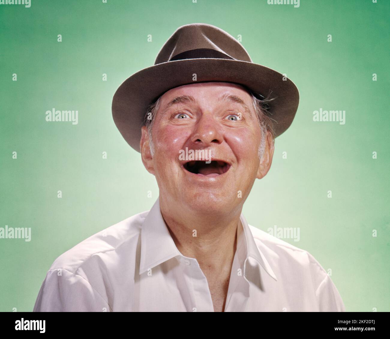 Vieille homme étonné Banque de photographies et d’images à haute ...