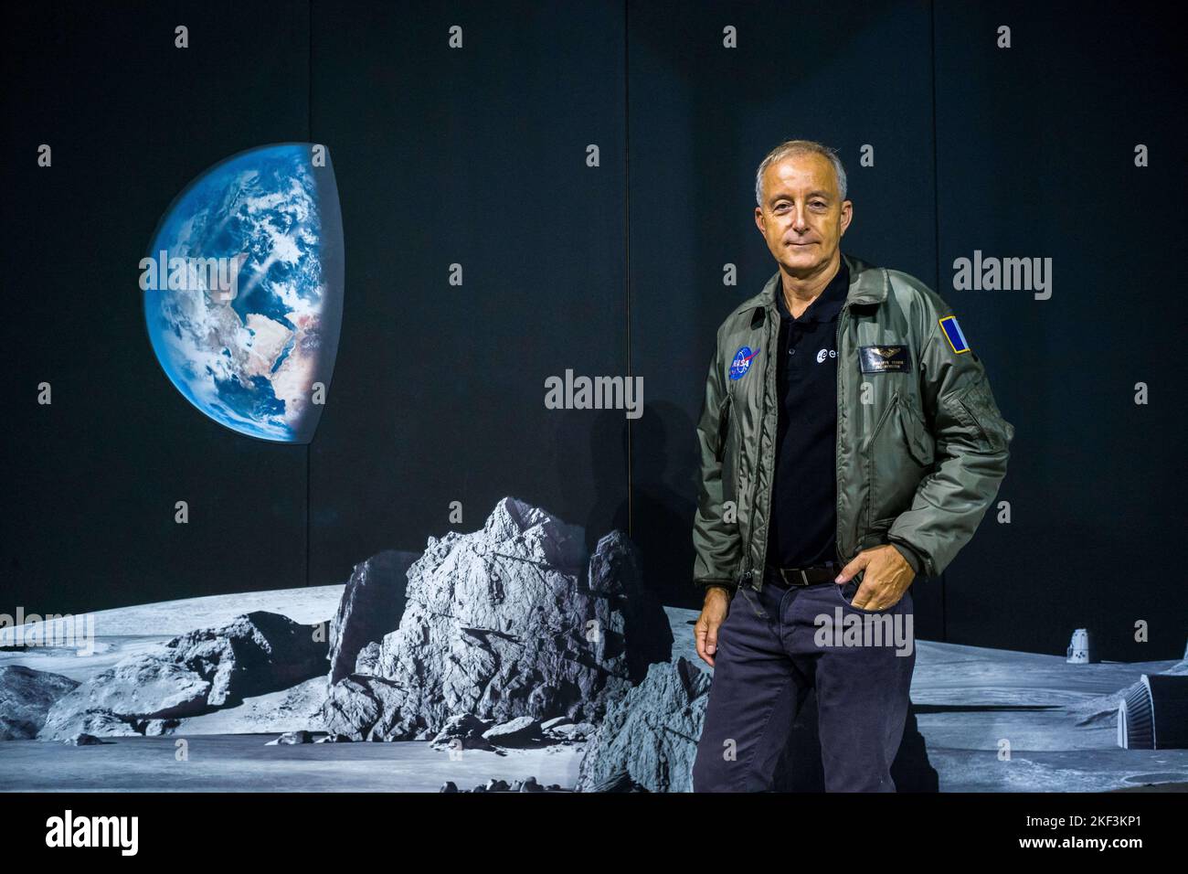 Philippe Perrin, astronaute, dans l'espace d'exposition, Episode II, le ...