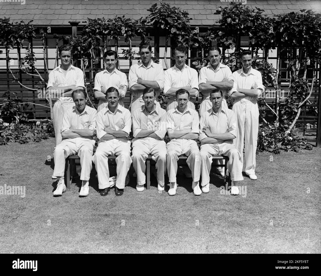 Groupe d'équipe du Yorkshire : (au dernier rang, de gauche à droite ...