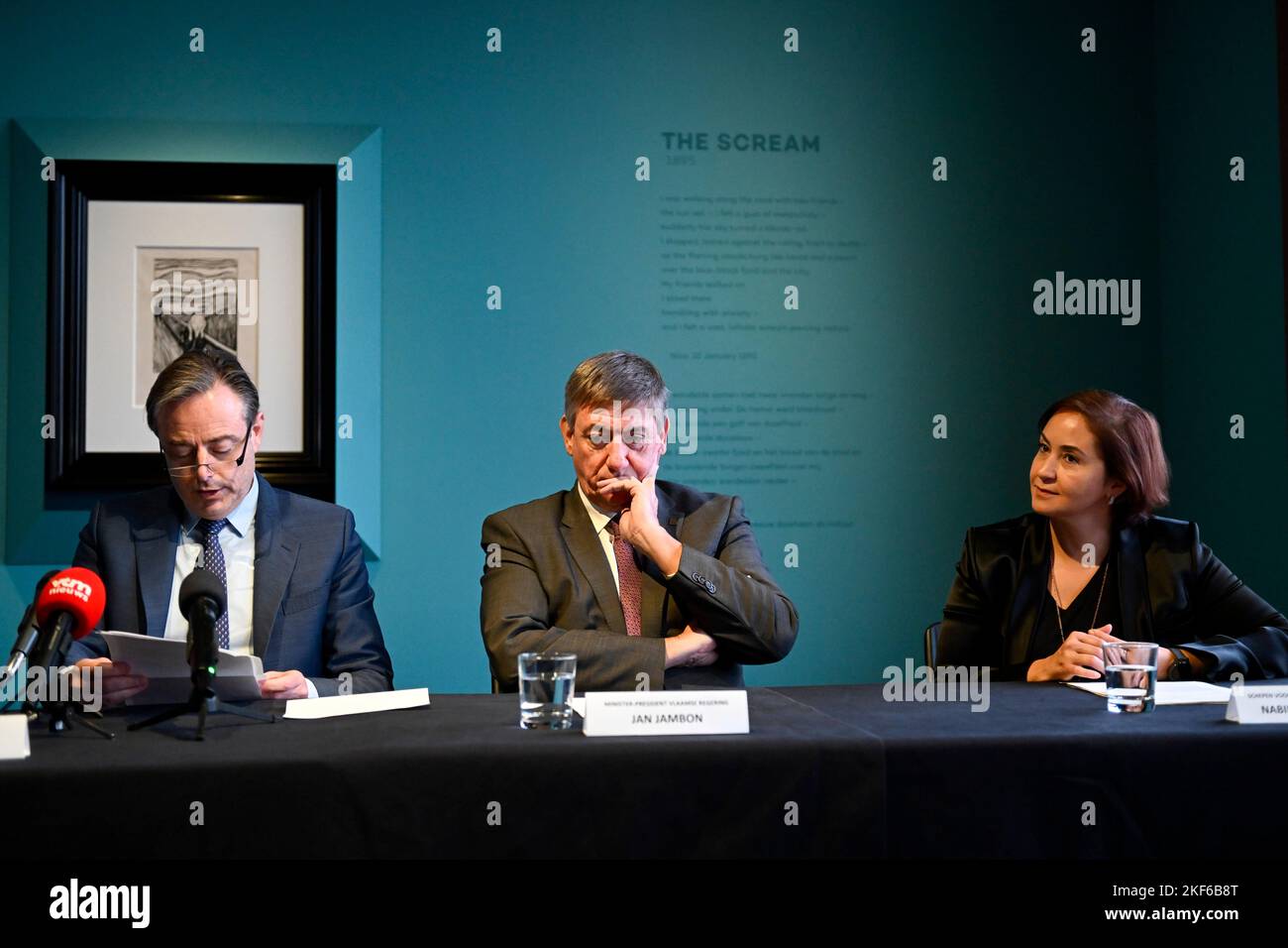 Bart de Wever, maire d'Anvers, Jan Jambon, ministre flamand, et Nabila ...
