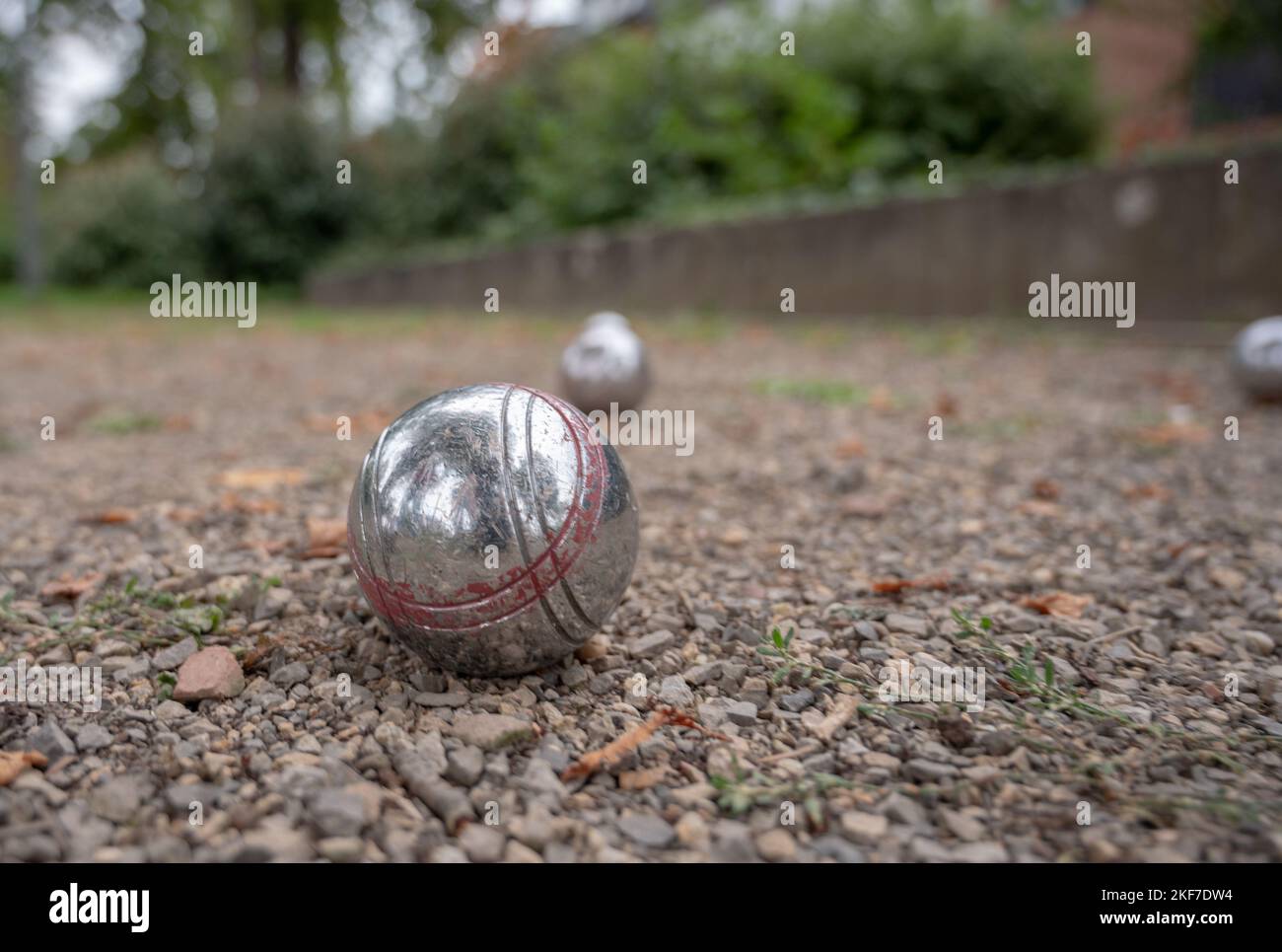 Différents types de jeux de ballon sont appelés boule ou le jeu de ...