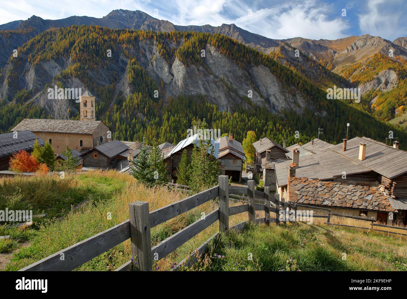 Patrimoine du village de france queyras Banque de photographies et d’images à haute résolution ...