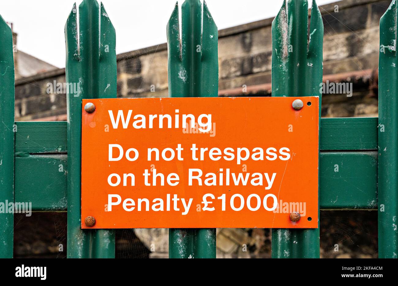 Warning do not trespass on the railway Banque de photographies et d ...