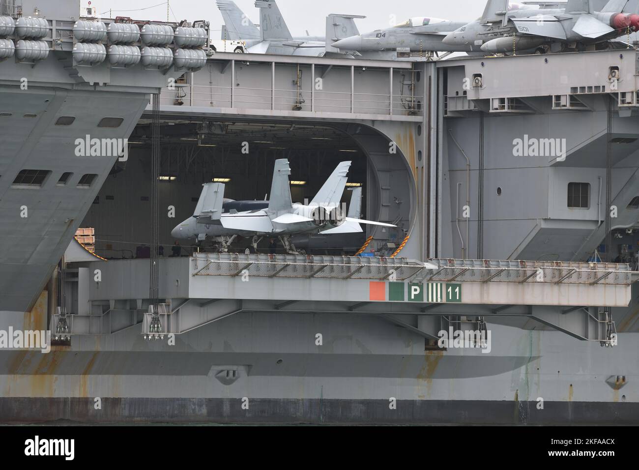 Porte avions uss gerald r ford Banque de photographies et d’images à haute résolution - Alamy