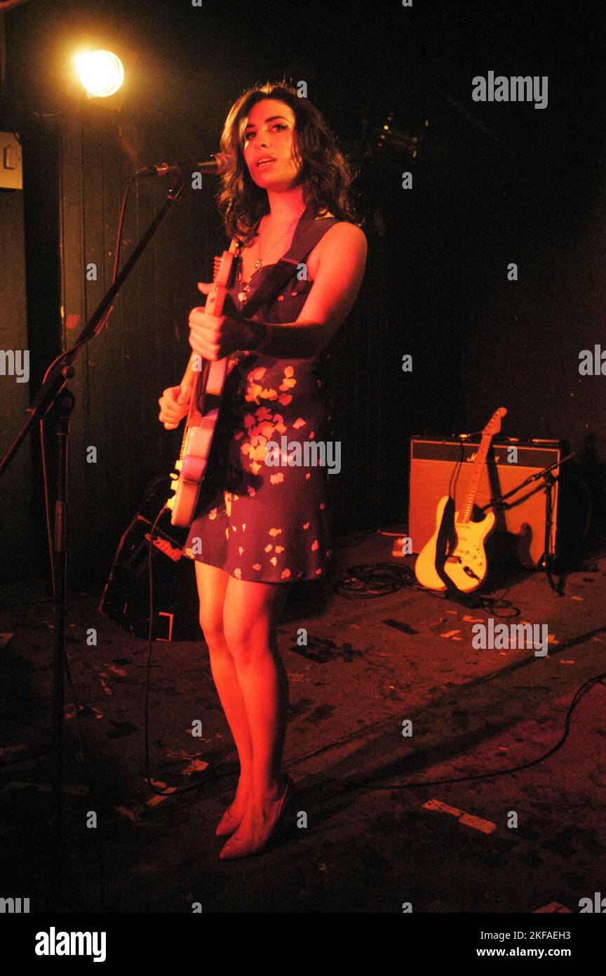 Amy Winehouse au Barfly Club de Cardiff, pays de Galles, le 2 mars 2004 ...