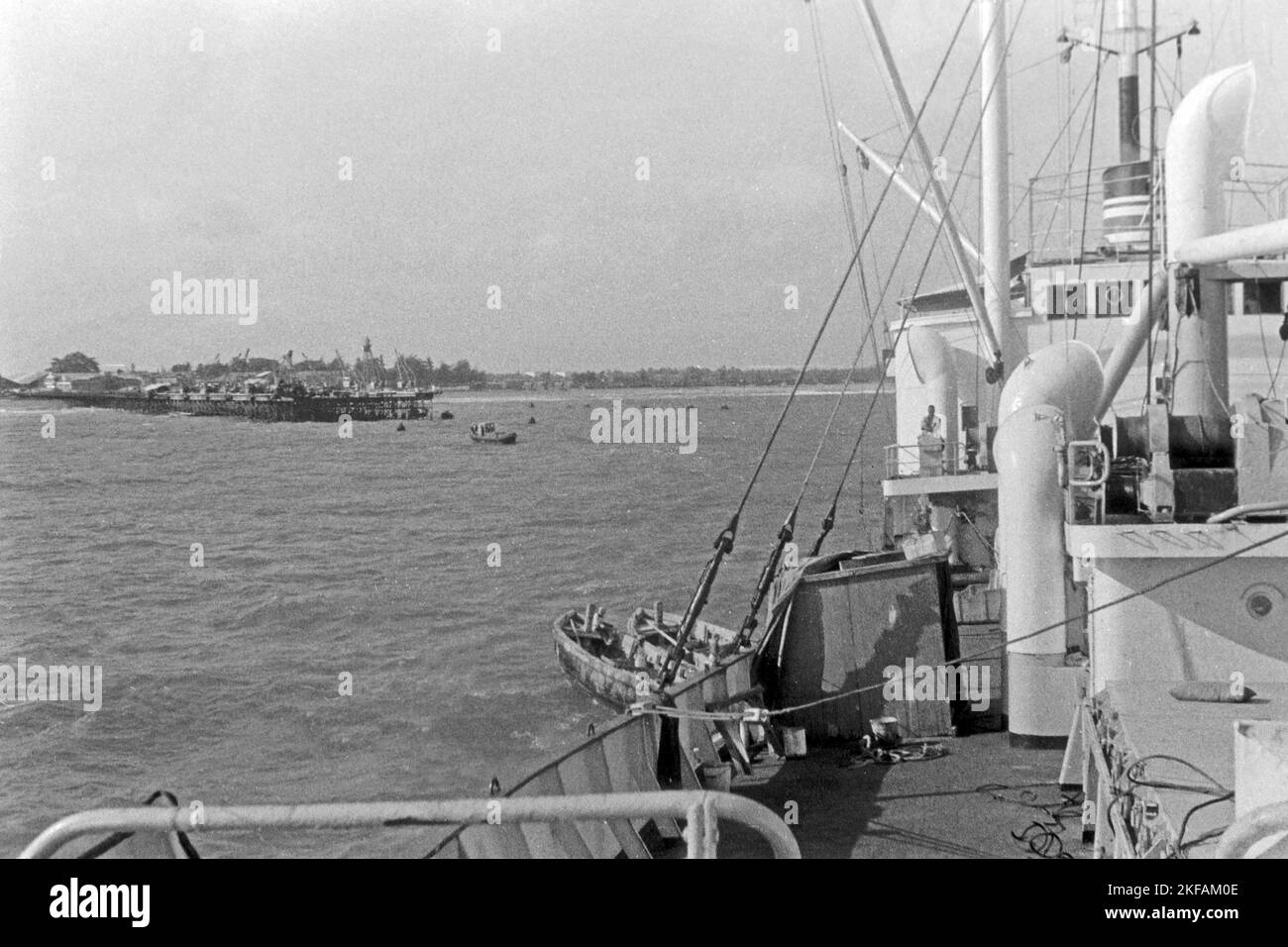 Fischerboot der Bucht von Takoradi, Sekondi-Takoradi, Ghana, 1959 ...