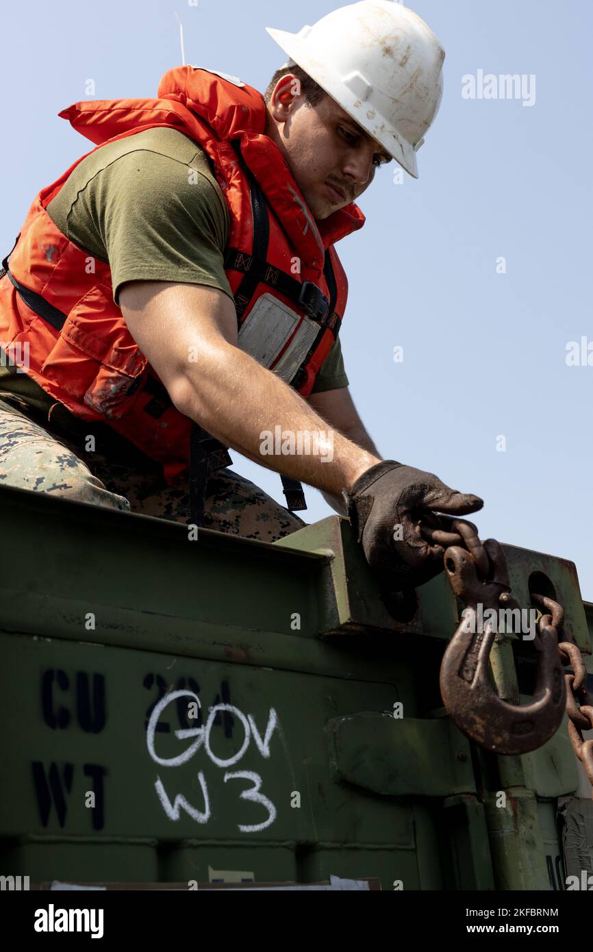 Caporal du corps des Marines des États-Unis Brandon Zinkiewicz, affecté ...