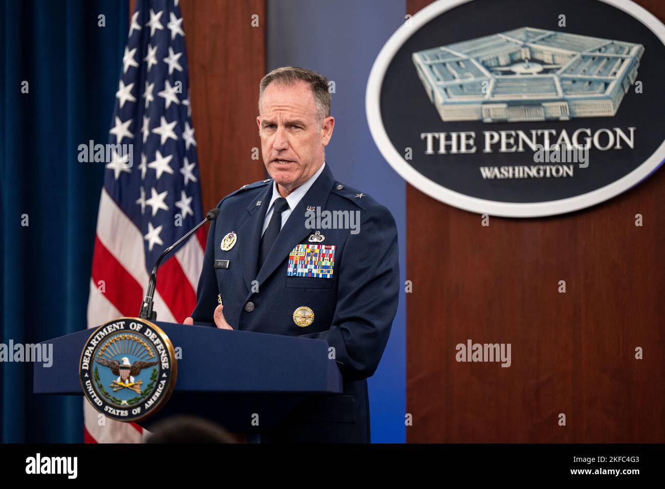 Pentagone Attaché de presse de la Force aérienne Brig. Le général Pat ...