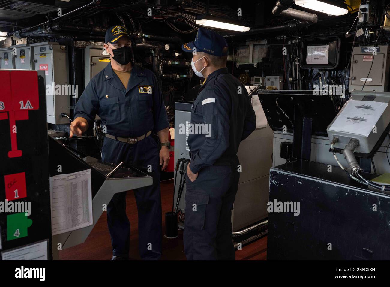 220908-N-XB010-2023 MAIZURU, Kyoto, Japon (sept 8, 2022) – le capitaine ...