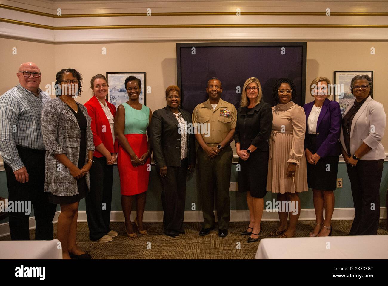 Le Colonel Michael L. Brooks, commandant de la base militaire Quantico ...