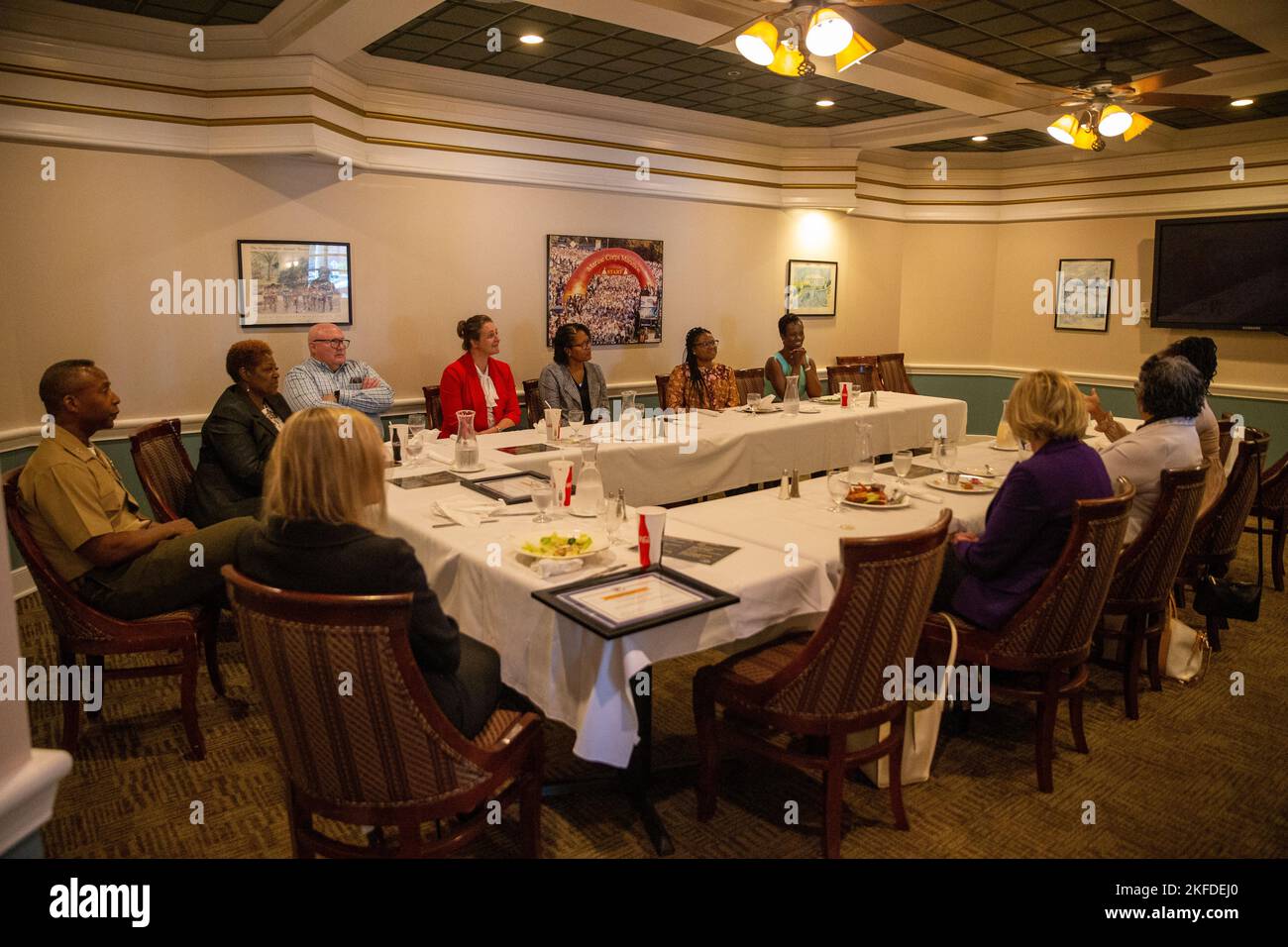 Le Colonel Michael L. Brooks, commandant de la base militaire Quantico ...