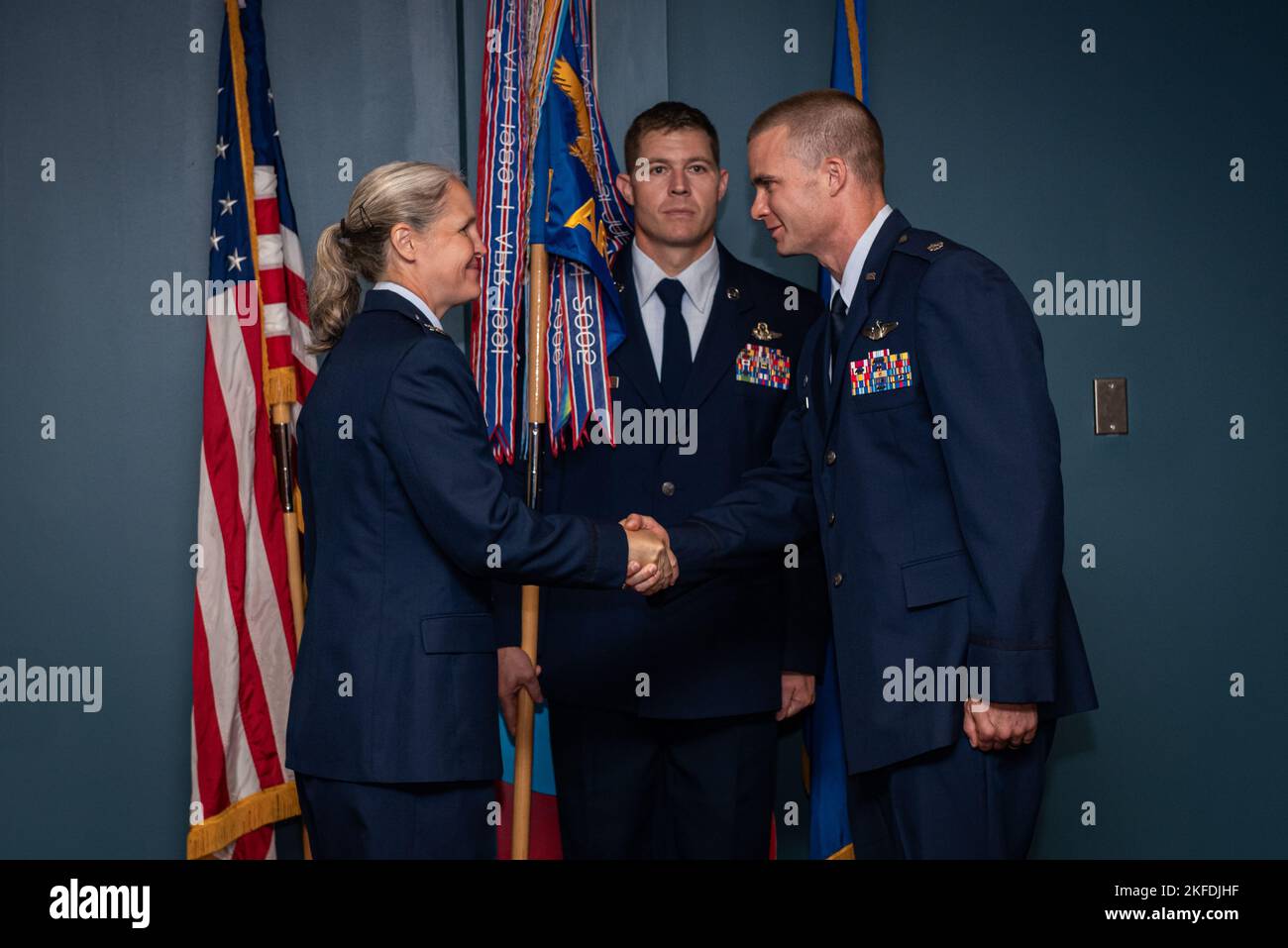 Elizabeth Hanson, Colon de la Force aérienne des États-Unis, commandant ...