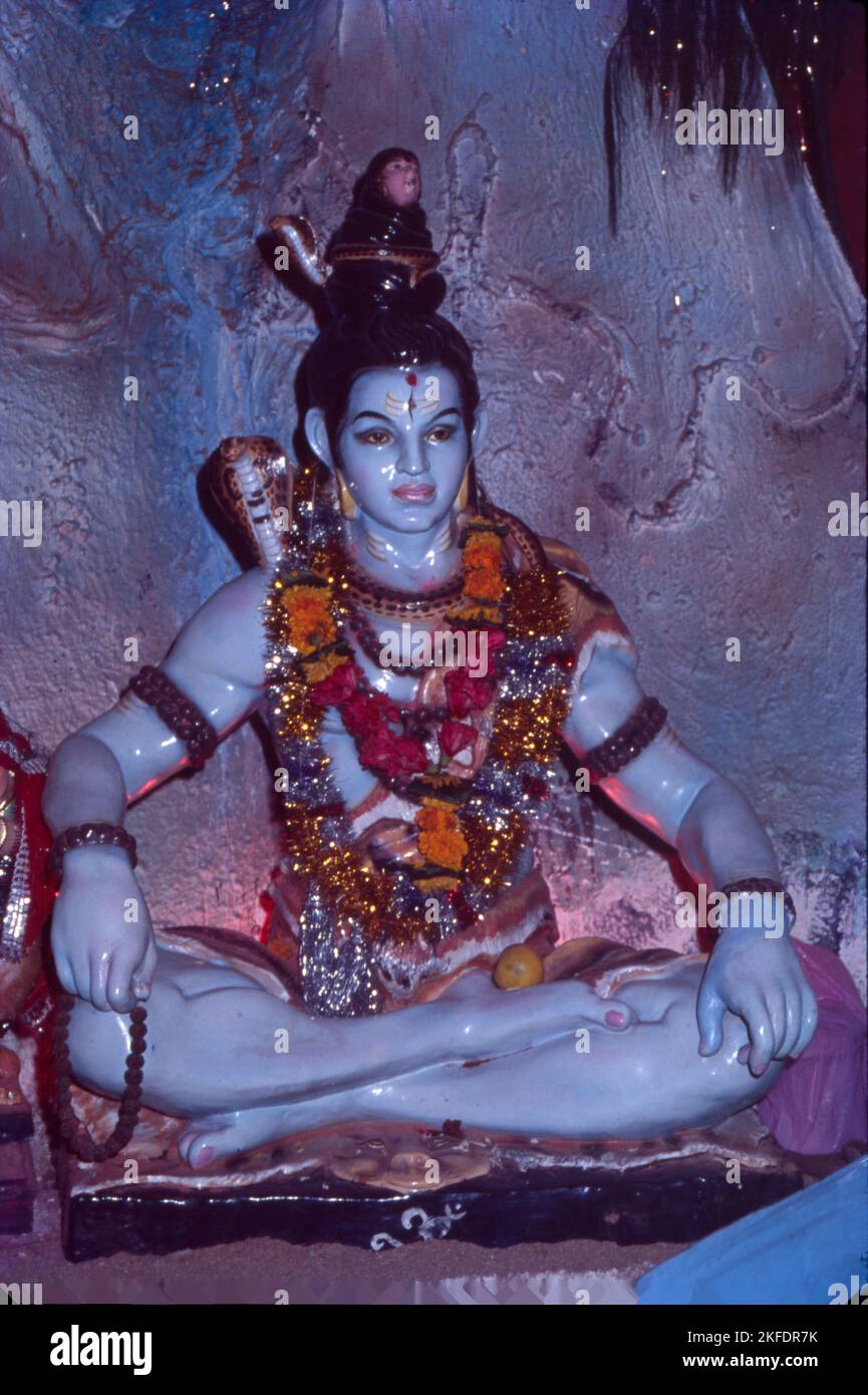 Lord Shiva :- est connu comme 'le destroyer' dans le Trimurti, la ...