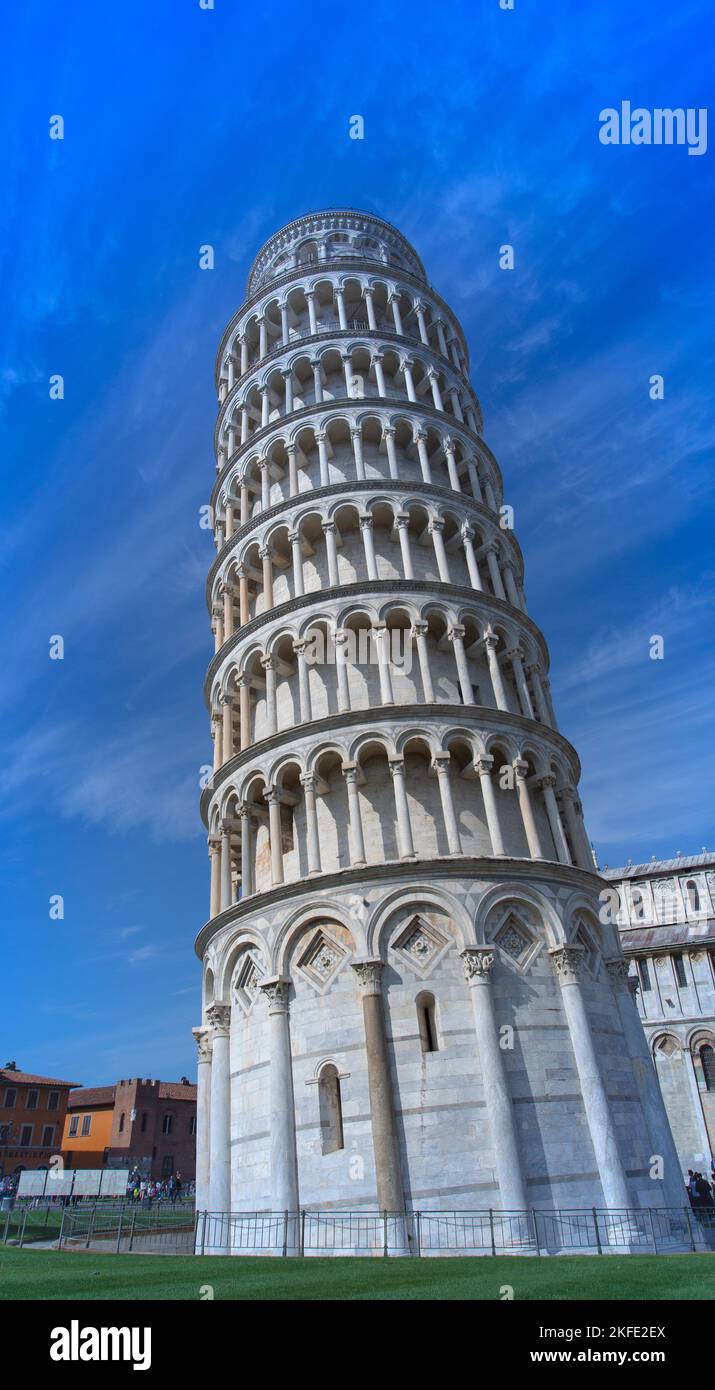 Tour penchée à Pise. Vue pleine grandeur de la célèbre Tour de Pise ...