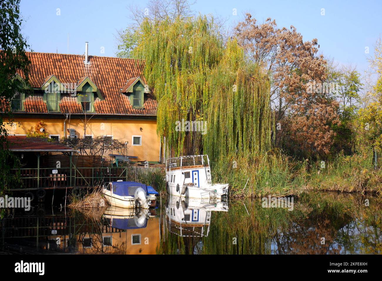 Restaurant danube river Banque de photographies et d’images à haute ...