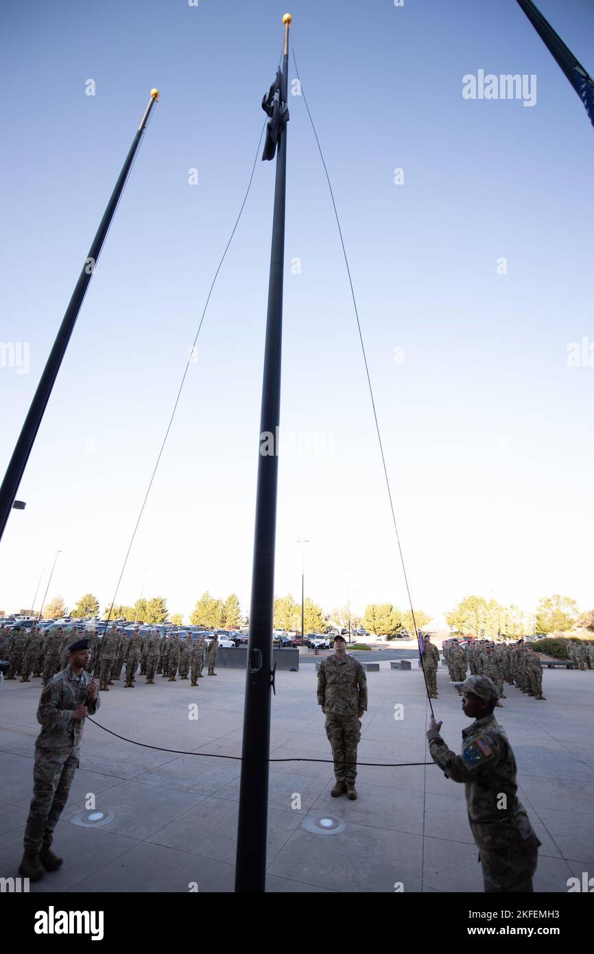BASE DE LA FORCE SPATIALE DE SCHRIEVER, Colorado -- la base spatiale ...