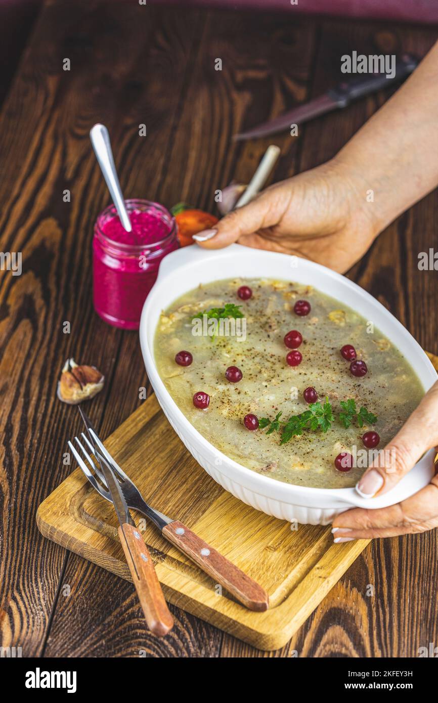 Gelée savoureuse à la viande, bœuf aspique, cuisine ukrainienne ...