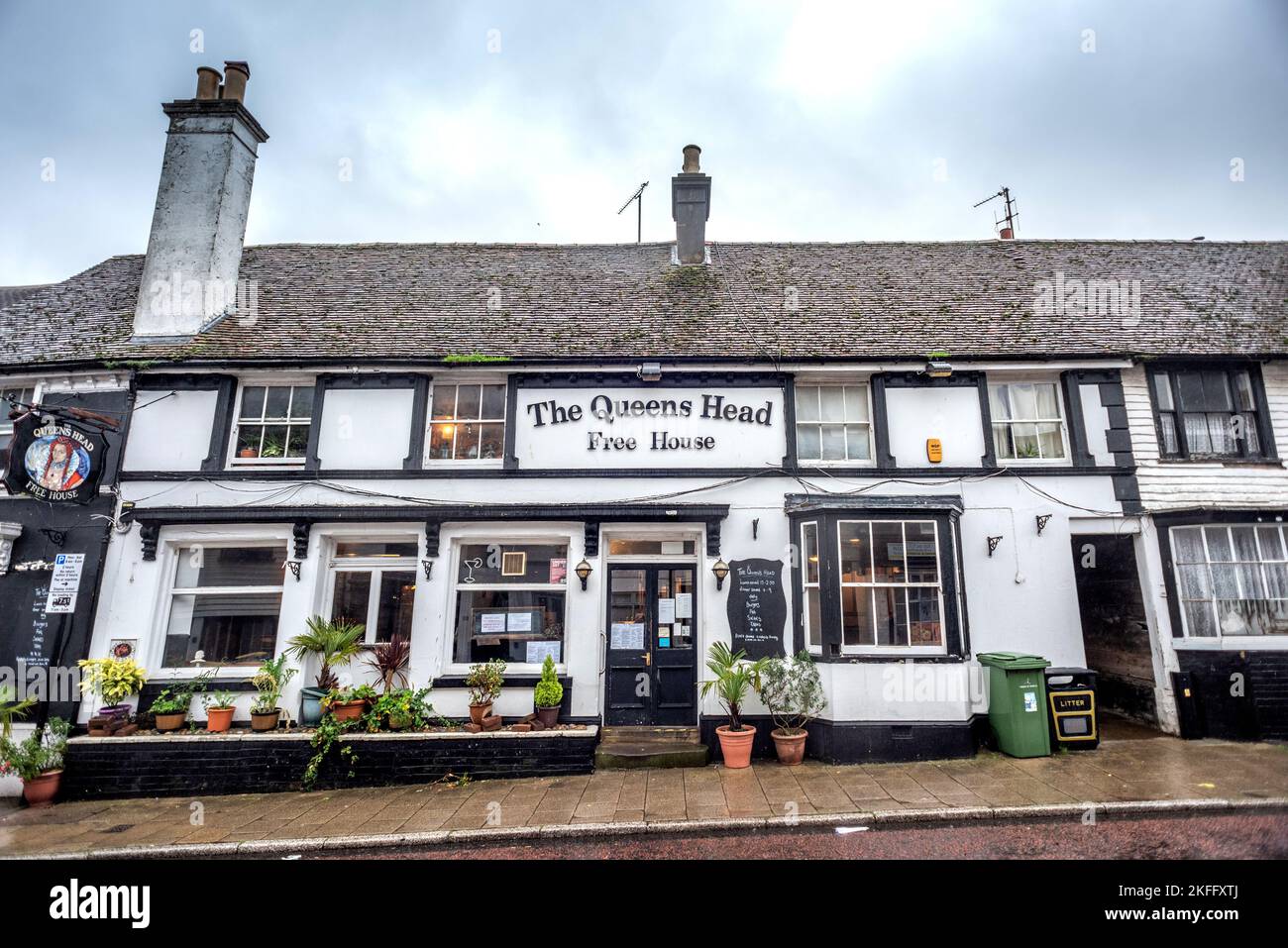 Rye, 15 novembre 2022 : le pub Queen's Head sur Landgate Photo Stock ...