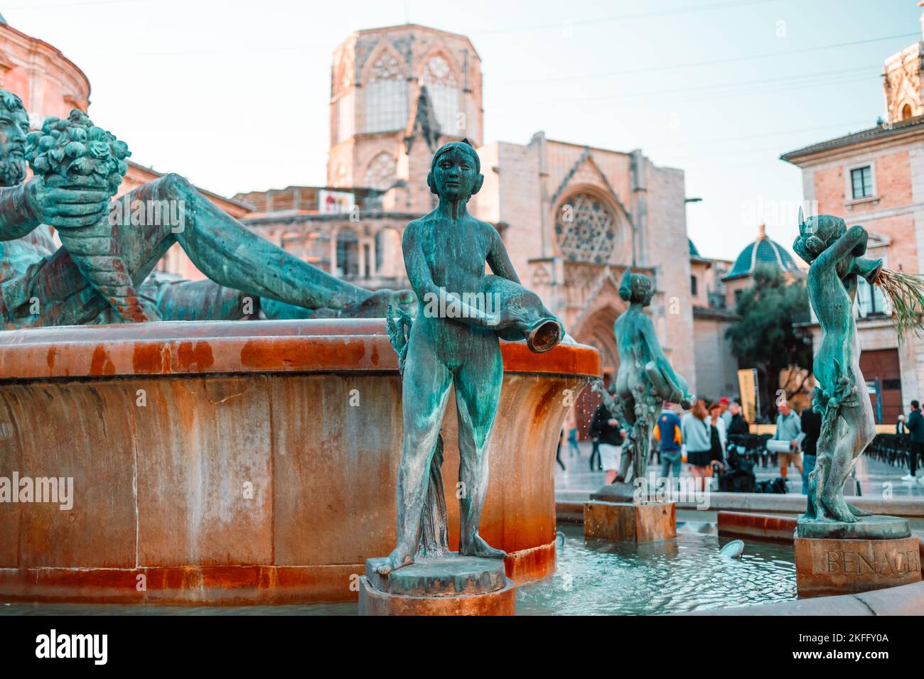 VALENCE, ESPAGNE - 16 octobre 2022: Fontaine Rio Turia sur la place de ...