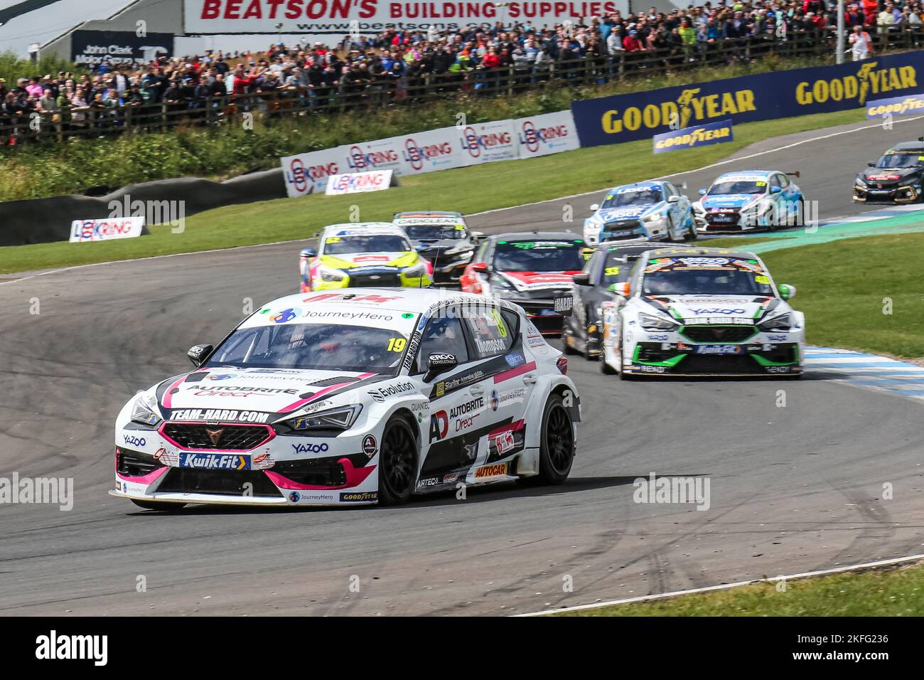 19 Bobby Thompson Autobrite Direct avec JourneyHero Team HARD Cupra ...