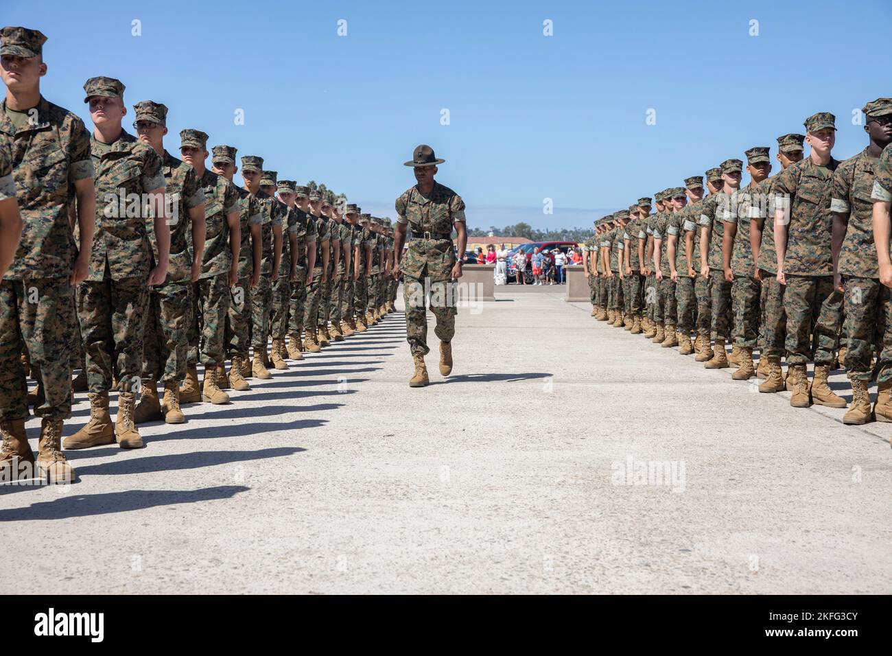 New U.S. Marines avec Charlie Company, 1st Recruit Training Battalion ...