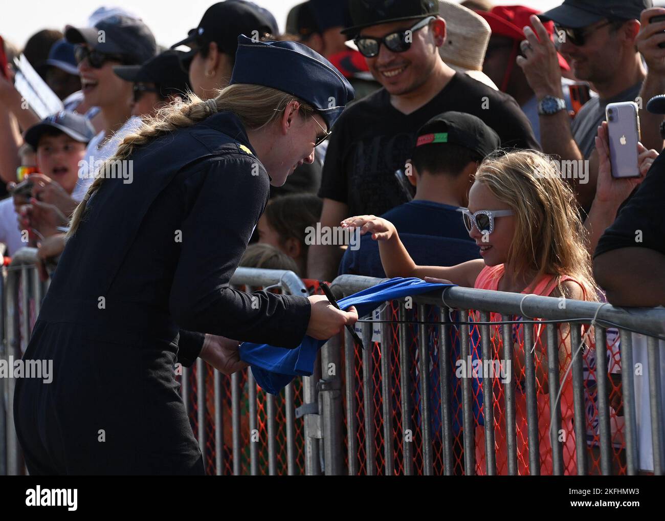 Le Maj. Lauren Schlichting, pilote de l'aile droite du US Air Force Air ...