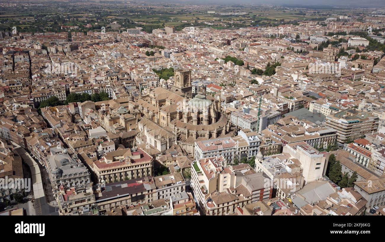 Vue aérienne de la cathédrale de Grenade par drone. Vue panoramique sur ...