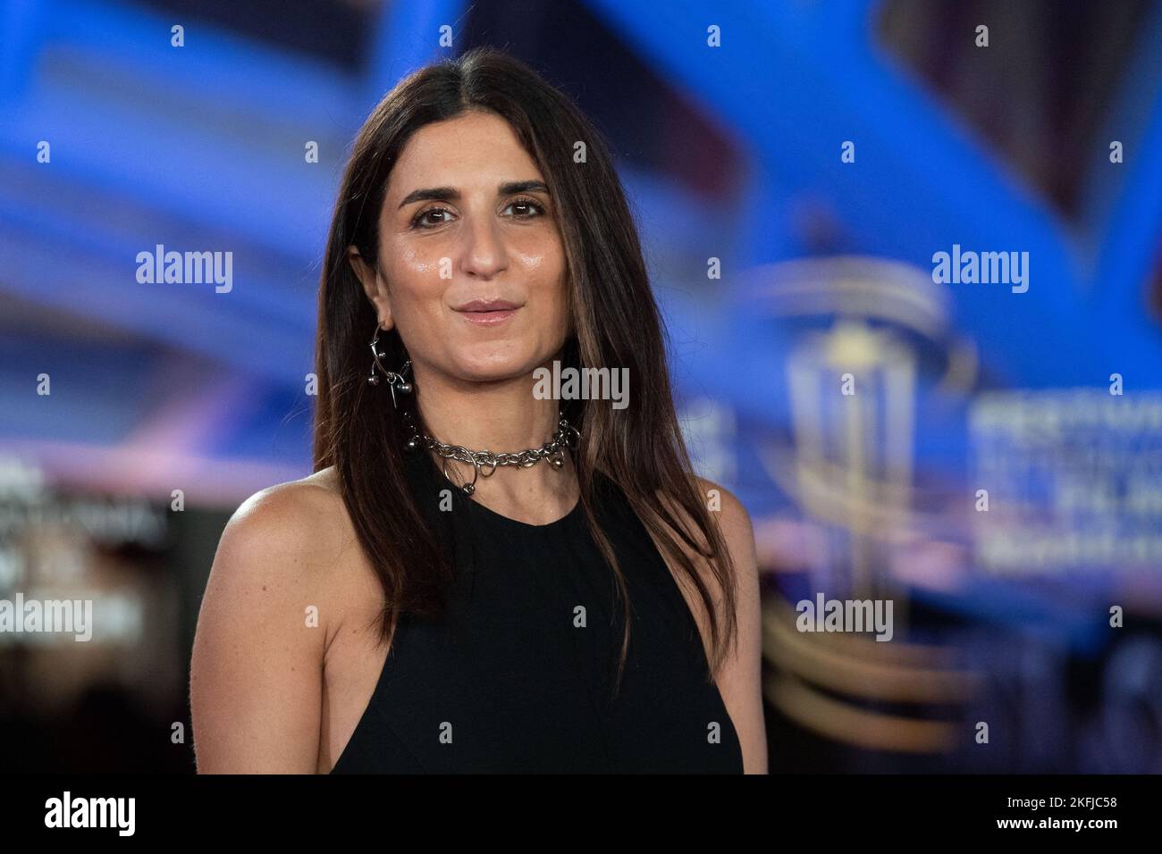 Geraldine Nakache assister à la première nageuse lors du Festival ...