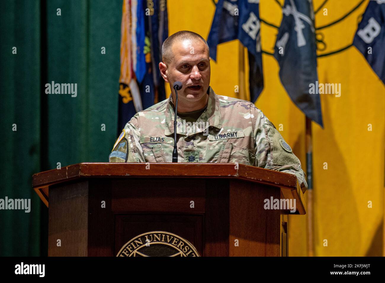Le lieutenant-colonel Scott Elias, commandant du 1st Bataillon, 148th ...