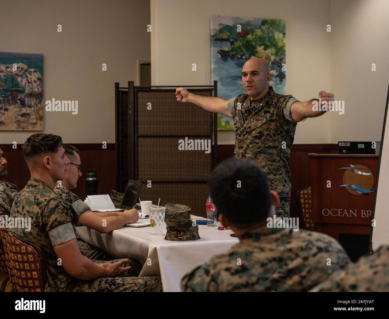 Le lieutenant-colonel Miguel Cruz, commandant du 3rd Bataillon d ...