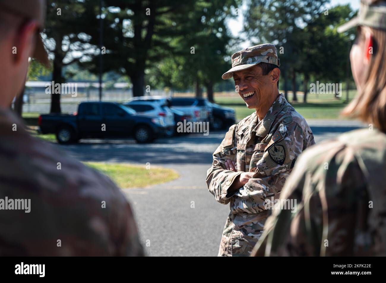Le colonel Rudolph Cachuela de la U.S. Air Force, chirurgien général du ...