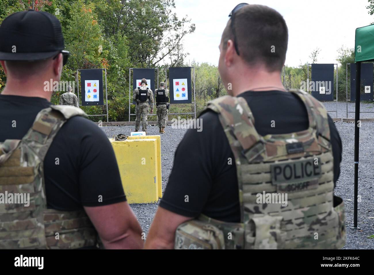Des soldats du bataillon de la police militaire 91st et du personnel ...