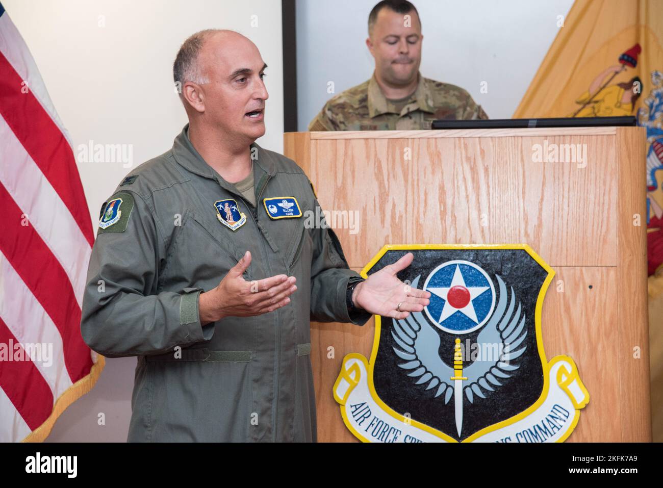 Le colonel William Liess, commandant du Groupe des opérations 108th ...