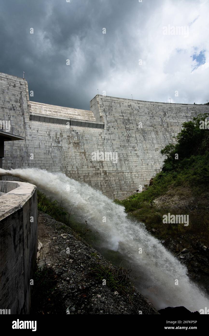 Le barrage de Portugues, Porto Rico; selon le National Hurricane Center ...
