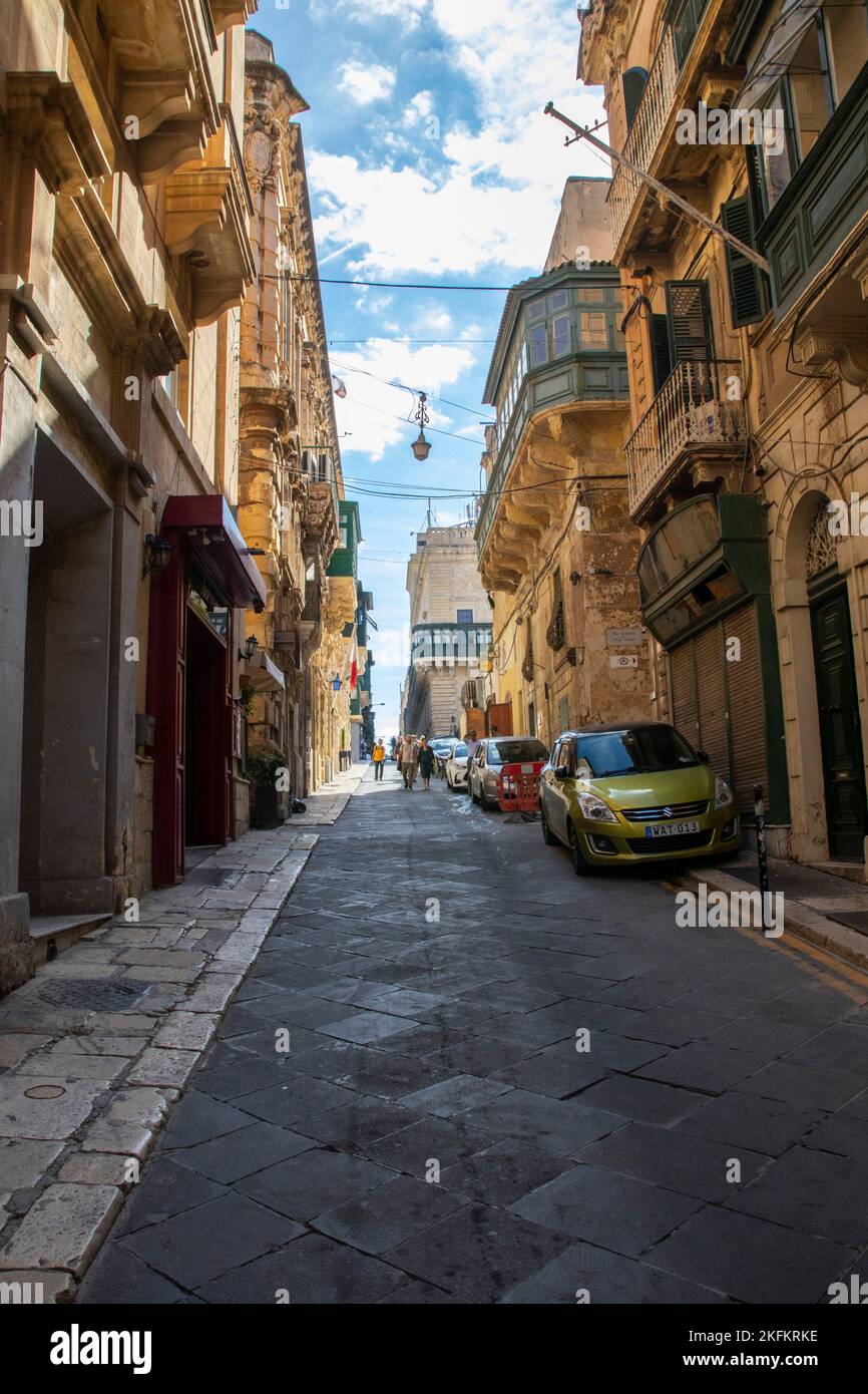 La Valette, capitale de Malte, est une ville fortifiée située sur une ...
