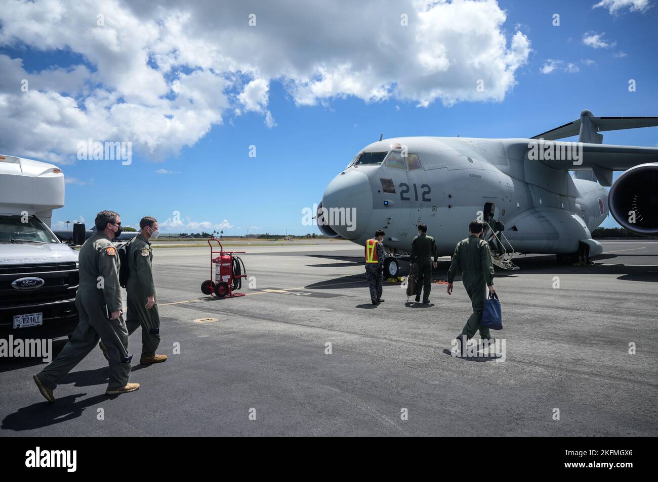 Le colonel Garret Fisher de la US Air Force, commandant du Groupe des ...