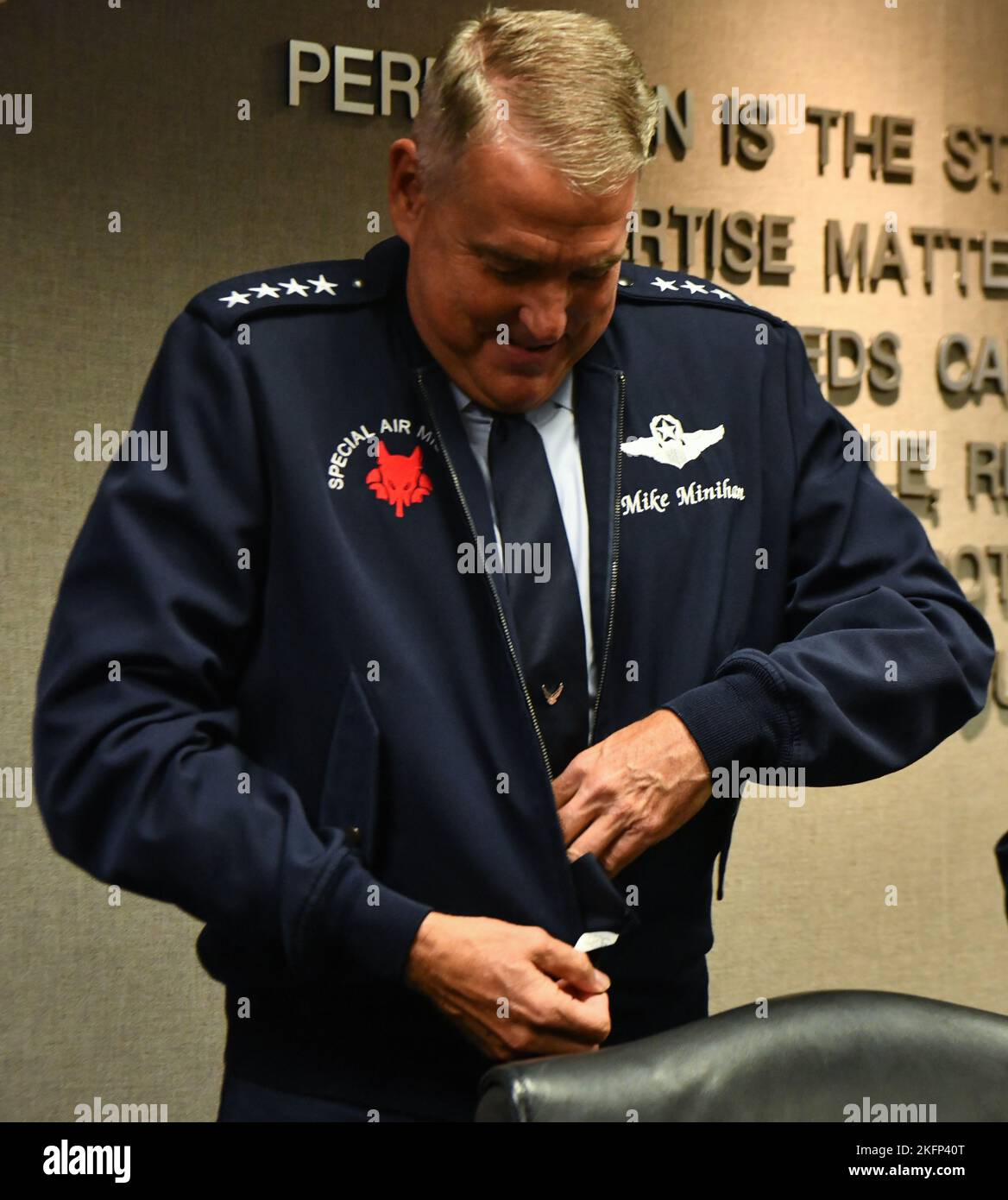 Le général de la Force aérienne des États-Unis, Mike Minihan ...