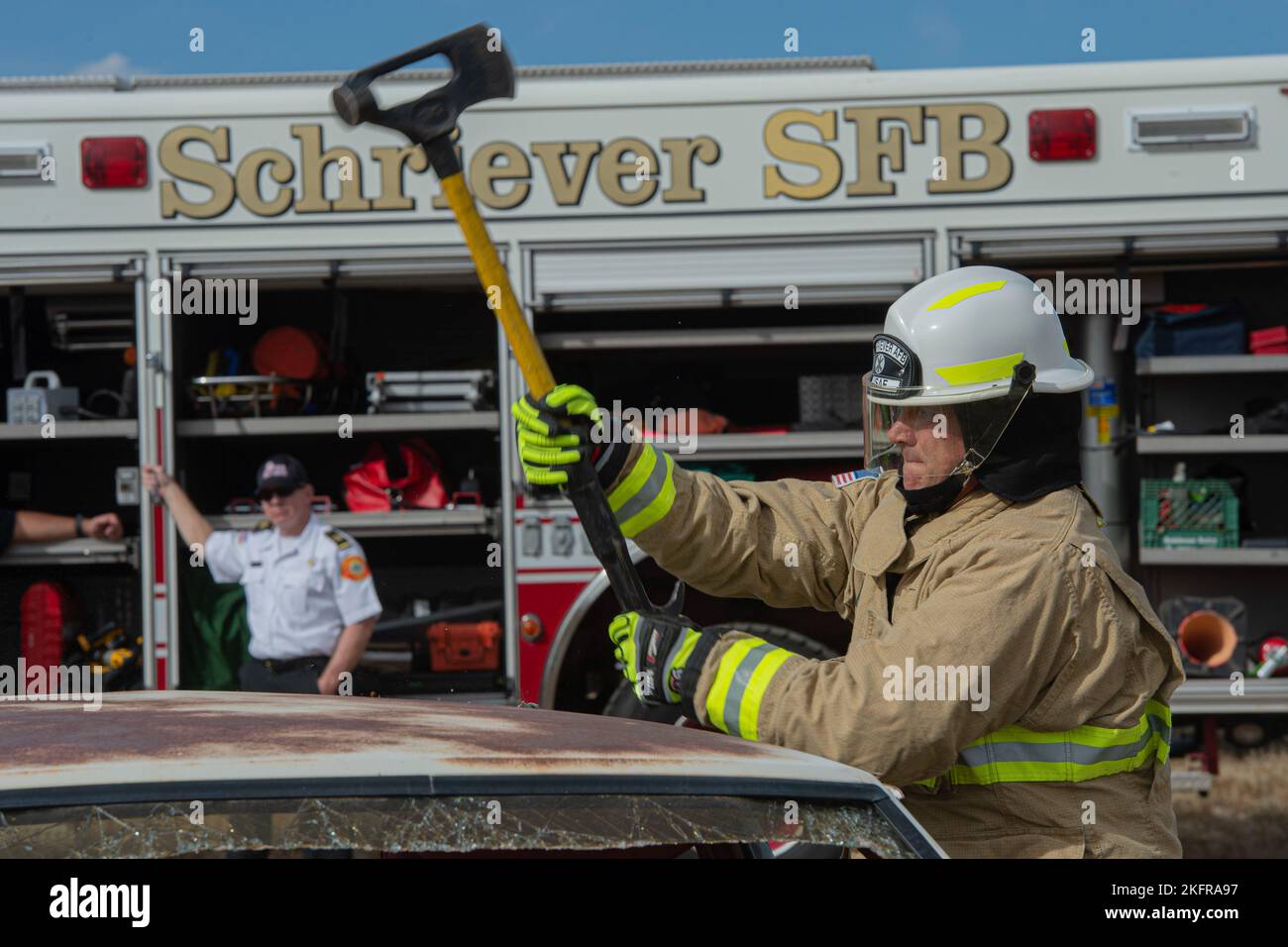 BASE SPATIALE DE SCHRIEVER, Colo. -- le service d'incendie du 50th ...