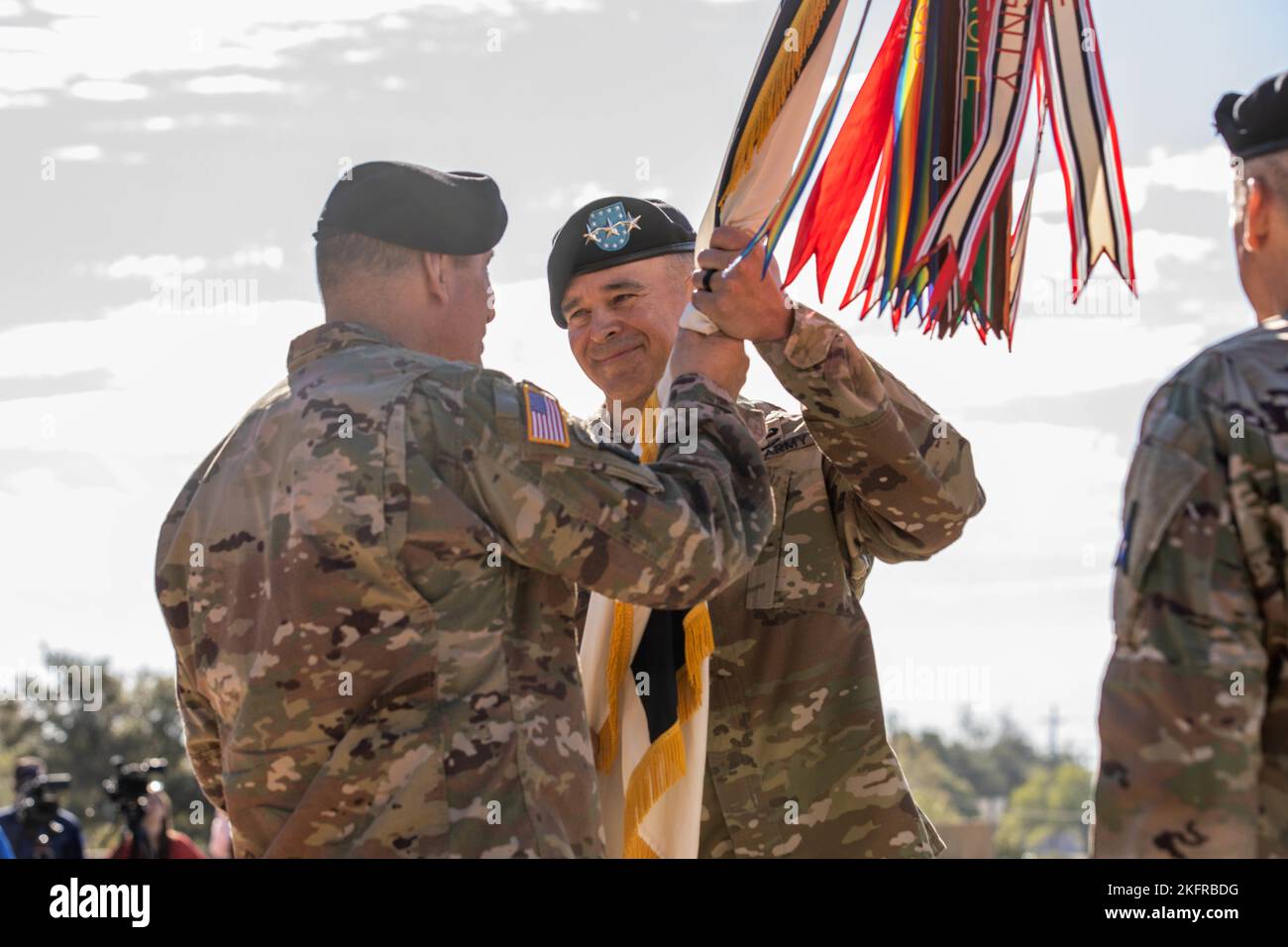 Le général Andrew P. Poppas, commandant général du Commandement des ...