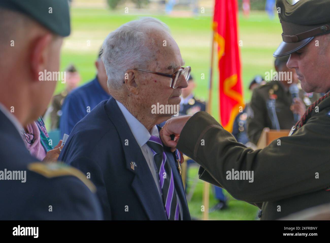 Général de division Charles Costanza, commandant général de la division ...